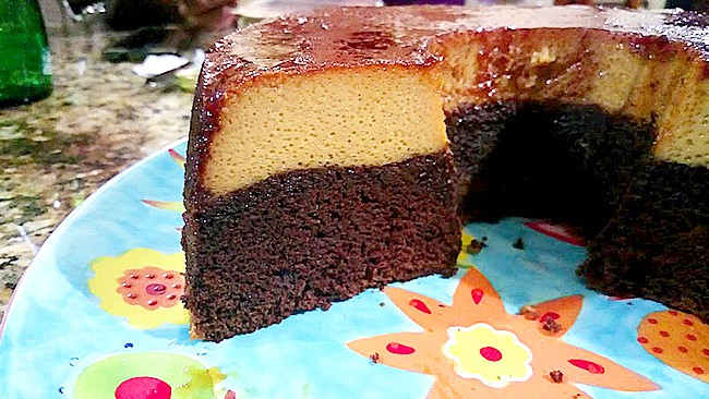 Torta volteada de (chocolate y quesillo) Enterate24.com